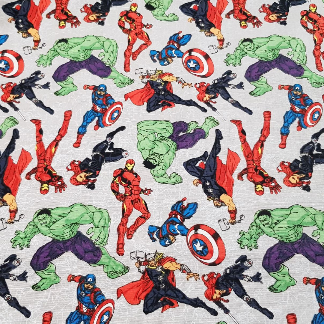 Tejido Algodón Marvel Vengadores Gris Personajes | Tienda de telas ...