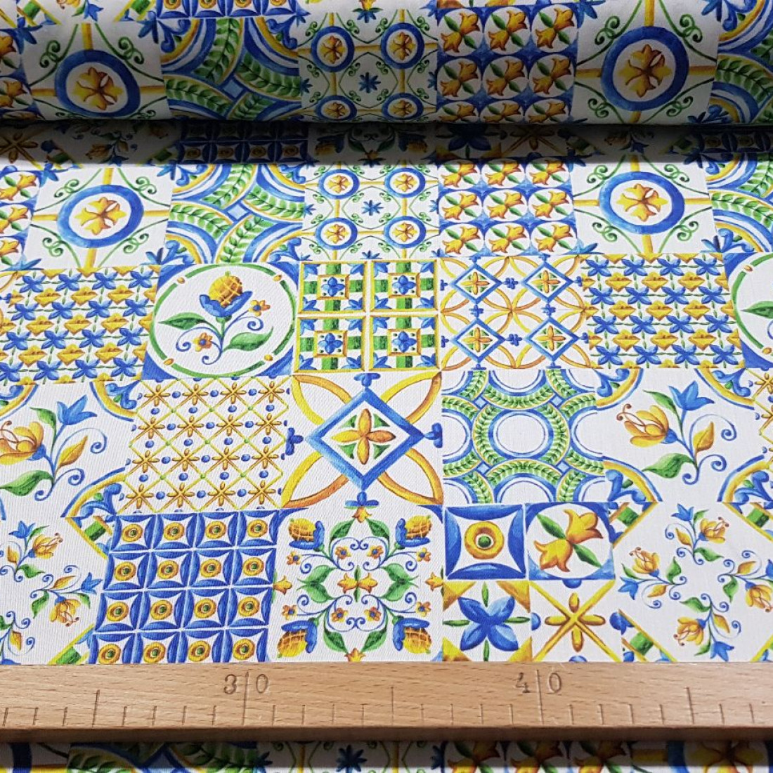 Cotton Floral Tiles fabric | Textil Siles fabric store